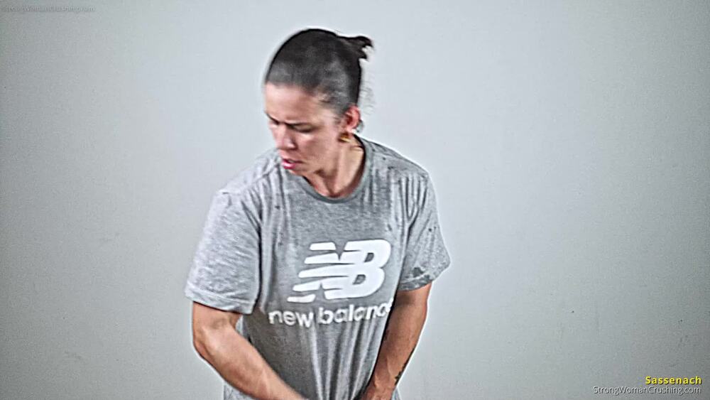 💪 Sassenach Lifts And Pump Her Muscles With A Heavy Water Gallon ...